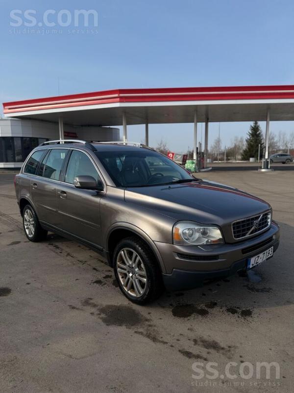 Brūns Volvo XC90 2008 Daugavpils, ar dzinēja tilpumu 2.40 L un nobraukumu 320 tūkst. km par 3500 €, foto 1 vietnē AUTOMOTO.COM.LV