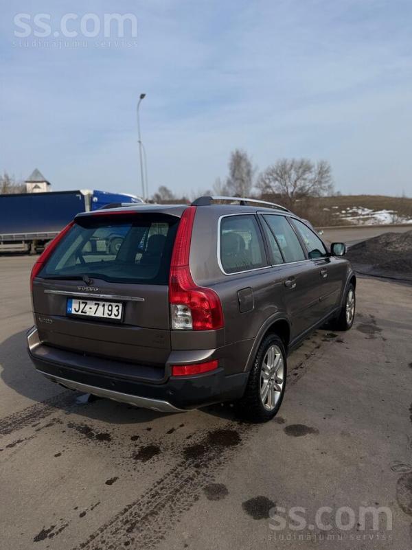 Brūns Volvo XC90 2008 Daugavpils, ar dzinēja tilpumu 2.40 L un nobraukumu 320 tūkst. km par 3500 €, foto 3 vietnē AUTOMOTO.COM.LV