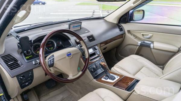 Brown Volvo XC90 2008 in Riga, with an engine capacity of 2.40 L and mileage of 382 thousand km for 6990 €, photo 11 on AUTOMOTO.COM.LV