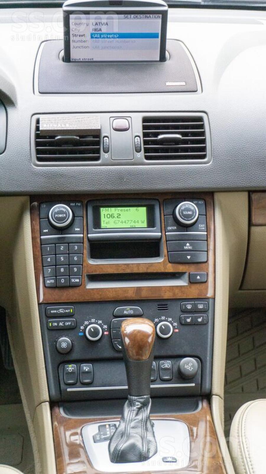 Brūns Volvo XC90 2008 Rīga, ar dzinēja tilpumu 2.40 L un nobraukumu 382 tūkst. km par 6990 €, foto 14 vietnē AUTOMOTO.COM.LV