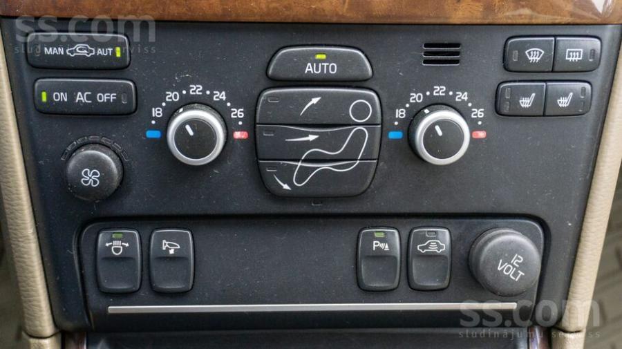 Brūns Volvo XC90 2008 Rīga, ar dzinēja tilpumu 2.40 L un nobraukumu 382 tūkst. km par 6990 €, foto 17 vietnē AUTOMOTO.COM.LV