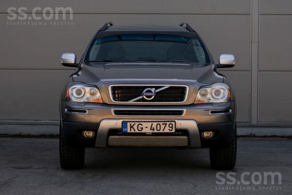 Brown Volvo XC90 2010 in Riga, with an engine capacity of 2.40 L and mileage of 0 thousand km for 9452 €, photo 2 on AUTOMOTO.COM.LV
