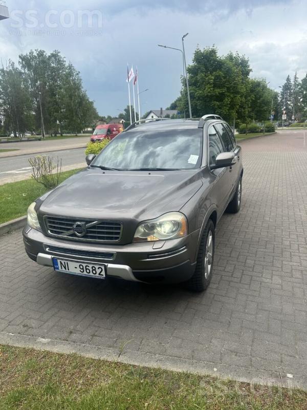 Brown Volvo XC90 2010 in Jelgava, with an engine capacity of 2.40 L and mileage of 283 thousand km for 10000 €, photo 1 on AUTOMOTO.COM.LV