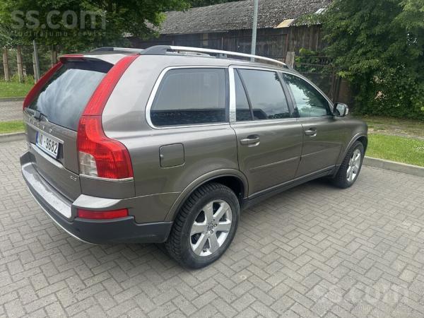 Brown Volvo XC90 2010 in Jelgava, with an engine capacity of 2.40 L and mileage of 283 thousand km for 10000 €, photo 5 on AUTOMOTO.COM.LV