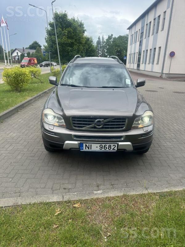 Brown Volvo XC90 2010 in Jelgava, with an engine capacity of 2.40 L and mileage of 283 thousand km for 10000 €, photo 6 on AUTOMOTO.COM.LV