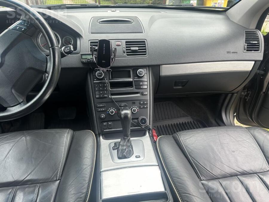 Brūns Volvo XC90 2010 Jelgava, ar dzinēja tilpumu 2.40 L un nobraukumu 283 tūkst. km par 10000 €, foto 9 vietnē AUTOMOTO.COM.LV
