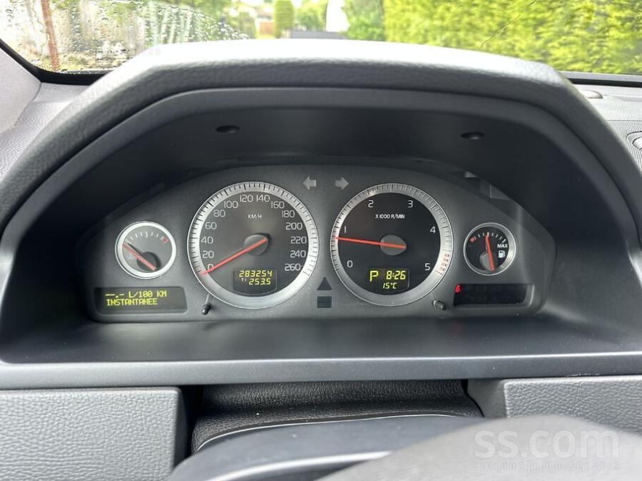 Brūns Volvo XC90 2010 Jelgava, ar dzinēja tilpumu 2.40 L un nobraukumu 283 tūkst. km par 10000 €, foto 11 vietnē AUTOMOTO.COM.LV