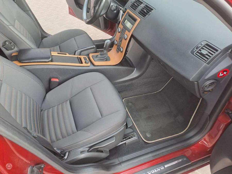 Brown Volvo XC90 2010 in Siauliai, with an engine capacity of 1.60 L and mileage of 238 thousand km for 3900 €, photo 21 on AUTOMOTO.COM.LV
