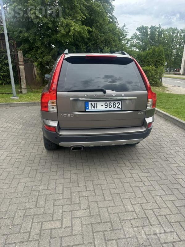 Brown Volvo XC90 2010 in Jelgava, with an engine capacity of 2.40 L and mileage of 283 thousand km for 9950 €, photo 4 on AUTOMOTO.COM.LV