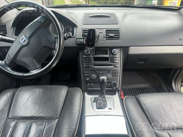 Brown Volvo XC90 2010 in Jelgava, with an engine capacity of 2.40 L and mileage of 283 thousand km for 9950 €, photo 8 on AUTOMOTO.COM.LV