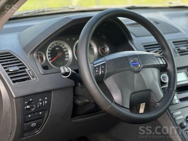 Brown Volvo XC90 2010 in Jelgava, with an engine capacity of 2.40 L and mileage of 0 thousand km for 8490 €, photo 6 on AUTOMOTO.COM.LV