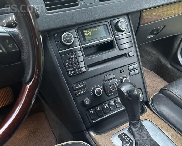 Brūns Volvo XC90 2011 Rīga, ar dzinēja tilpumu 2.40 L un nobraukumu 315 tūkst. km par 8950 €, foto 11 vietnē AUTOMOTO.COM.LV