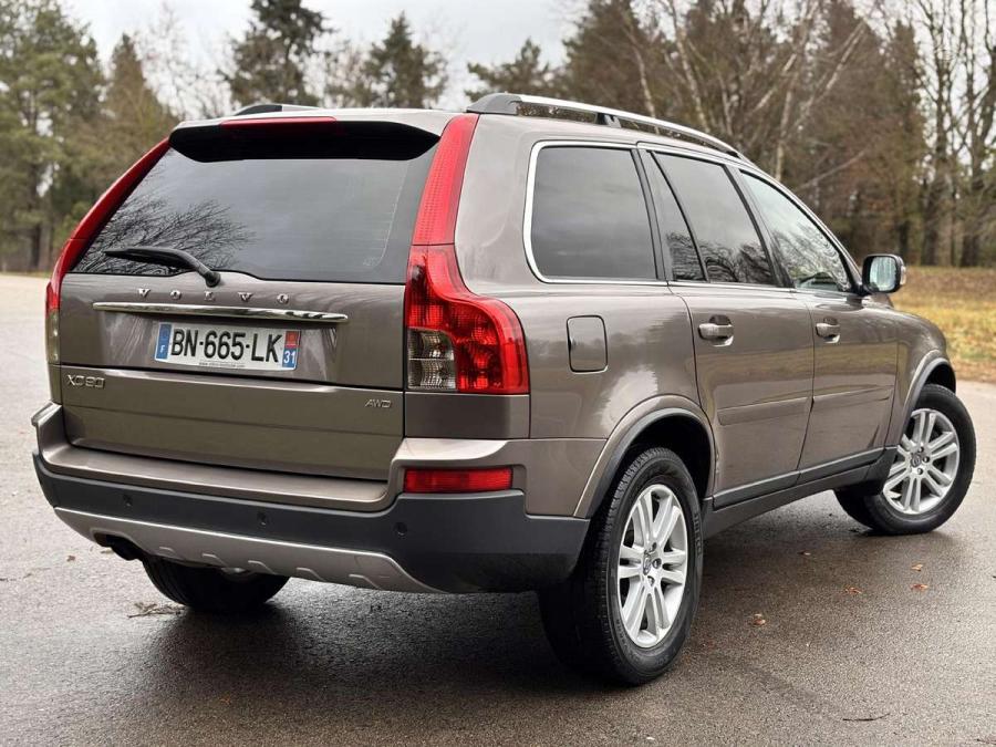 Brown Volvo XC90 2011 in Raseiniai, with an engine capacity of 2.40 L and mileage of 346 thousand km for 8700 €, photo 5 on AUTOMOTO.COM.LV