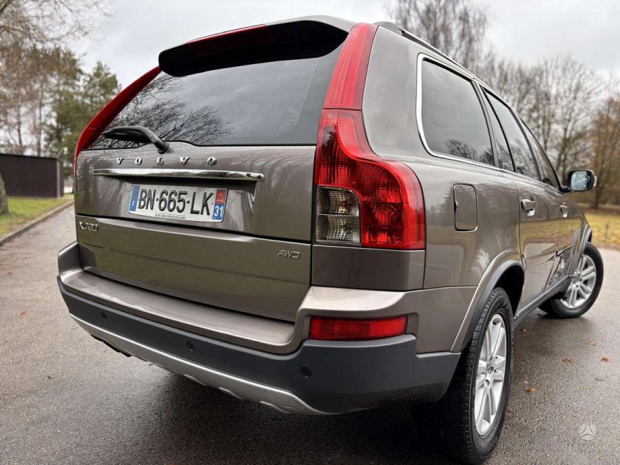 Brown Volvo XC90 2011 in Raseiniai, with an engine capacity of 2.40 L and mileage of 346 thousand km for 8700 €, photo 6 on AUTOMOTO.COM.LV