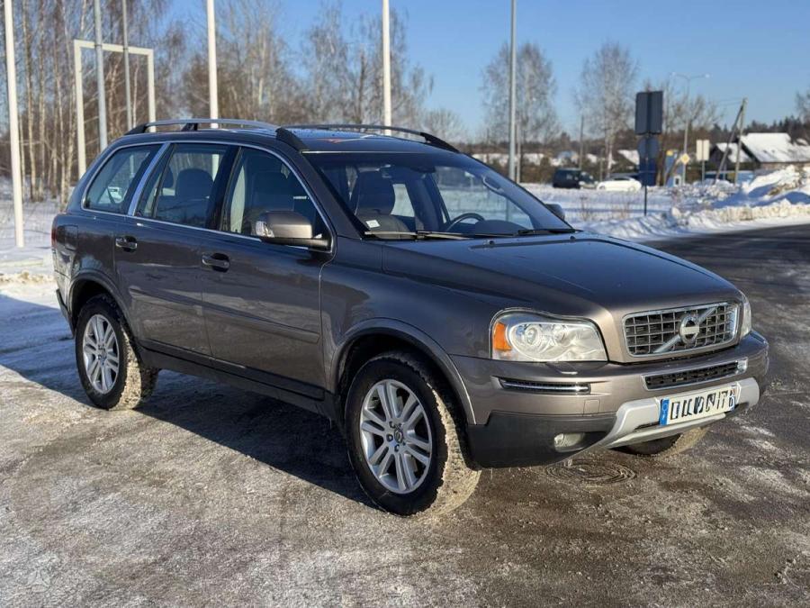 Brown Volvo XC90 2011 in Taurage, with an engine capacity of 2.40 L and mileage of 260 thousand km for 9300 €, photo 1 on AUTOMOTO.COM.LV