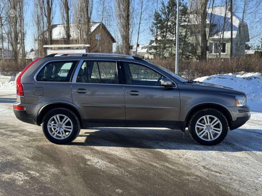 Brown Volvo XC90 2011 in Taurage, with an engine capacity of 2.40 L and mileage of 260 thousand km for 9300 €, photo 7 on AUTOMOTO.COM.LV