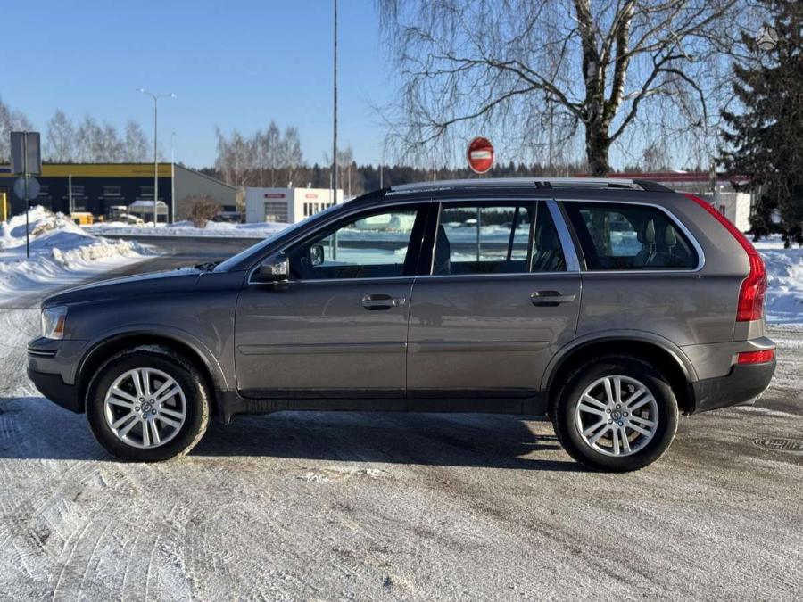 Brown Volvo XC90 2011 in Taurage, with an engine capacity of 2.40 L and mileage of 260 thousand km for 9300 €, photo 8 on AUTOMOTO.COM.LV