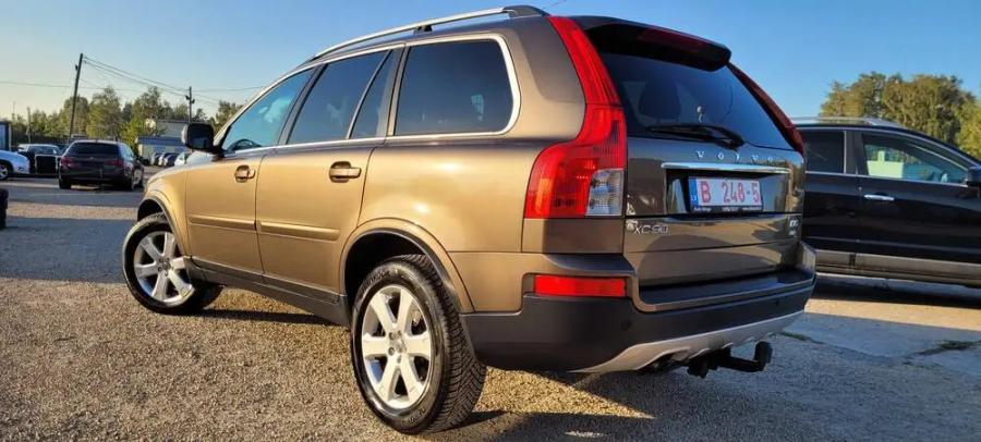 Brown Volvo XC90 2011 in Riga, with an engine capacity of 2.40 L and mileage of 217 thousand km for 11200 €, photo 8 on AUTOMOTO.COM.LV