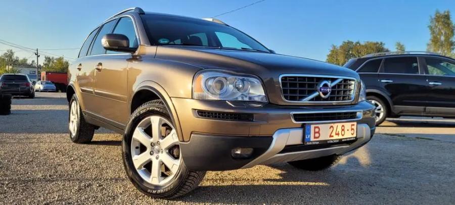Brown Volvo XC90 2011 in Riga, with an engine capacity of 2.40 L and mileage of 217 thousand km for 11200 €, photo 9 on AUTOMOTO.COM.LV