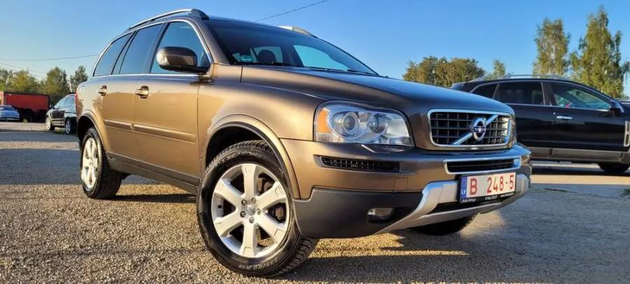 Brown Volvo XC90 2011 in Riga, with an engine capacity of 2.40 L and mileage of 217 thousand km for 11200 €, photo 10 on AUTOMOTO.COM.LV