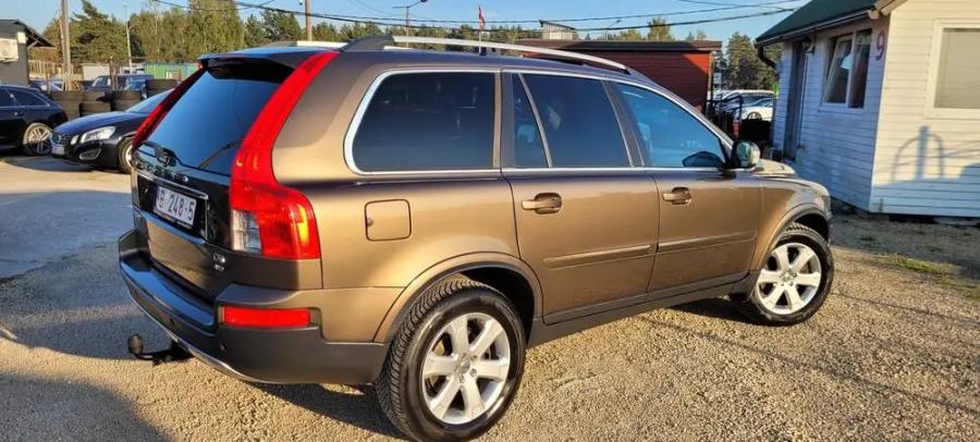 Brown Volvo XC90 2011 in Riga, with an engine capacity of 2.40 L and mileage of 217 thousand km for 11200 €, photo 12 on AUTOMOTO.COM.LV