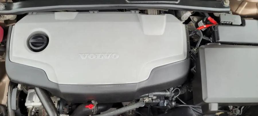 Brown Volvo XC90 2011 in Riga, with an engine capacity of 2.40 L and mileage of 217 thousand km for 11200 €, photo 14 on AUTOMOTO.COM.LV