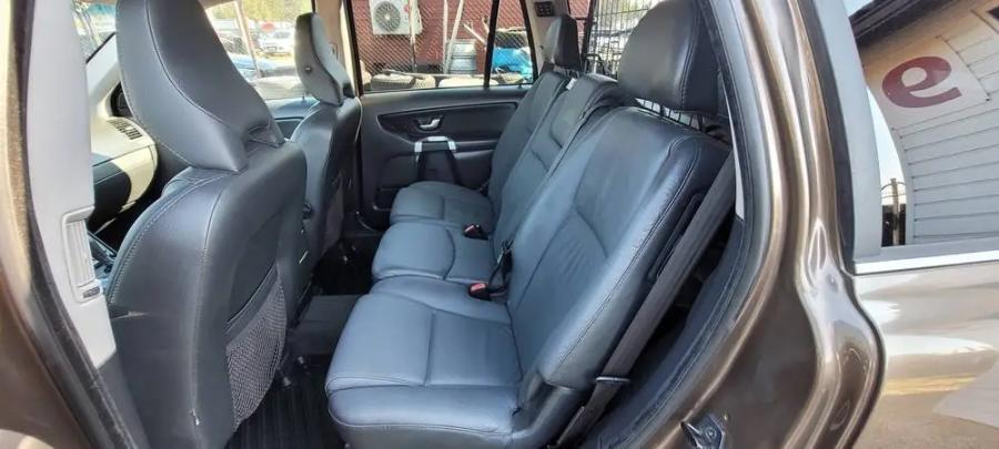 Brown Volvo XC90 2011 in Riga, with an engine capacity of 2.40 L and mileage of 217 thousand km for 11200 €, photo 24 on AUTOMOTO.COM.LV