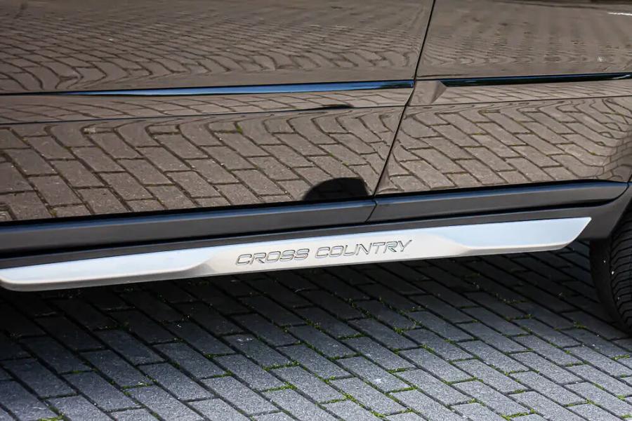 Brown Volvo XC90 2011 in Tukums, with an engine capacity of 2.40 L and mileage of 360 thousand km for 9490 €, photo 6 on AUTOMOTO.COM.LV