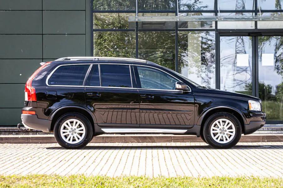 Brown Volvo XC90 2011 in Tukums, with an engine capacity of 2.40 L and mileage of 360 thousand km for 9490 €, photo 9 on AUTOMOTO.COM.LV