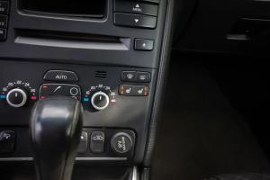 Brown Volvo XC90 2011 in Tukums, with an engine capacity of 2.40 L and mileage of 360 thousand km for 9490 €, photo 25 on AUTOMOTO.COM.LV