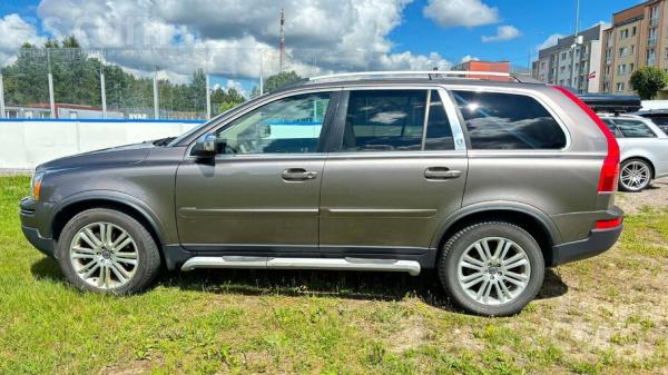 Brown Volvo XC90 2011 in Madona, with an engine capacity of 2.40 L and mileage of 335 thousand km for 8300 €, photo 8 on AUTOMOTO.COM.LV