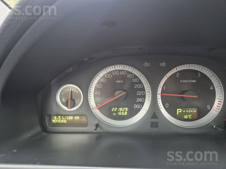 Brown Volvo XC90 2011 in Talsi, with an engine capacity of 2.40 L and mileage of 222 thousand km for 9200 €, photo 7 on AUTOMOTO.COM.LV