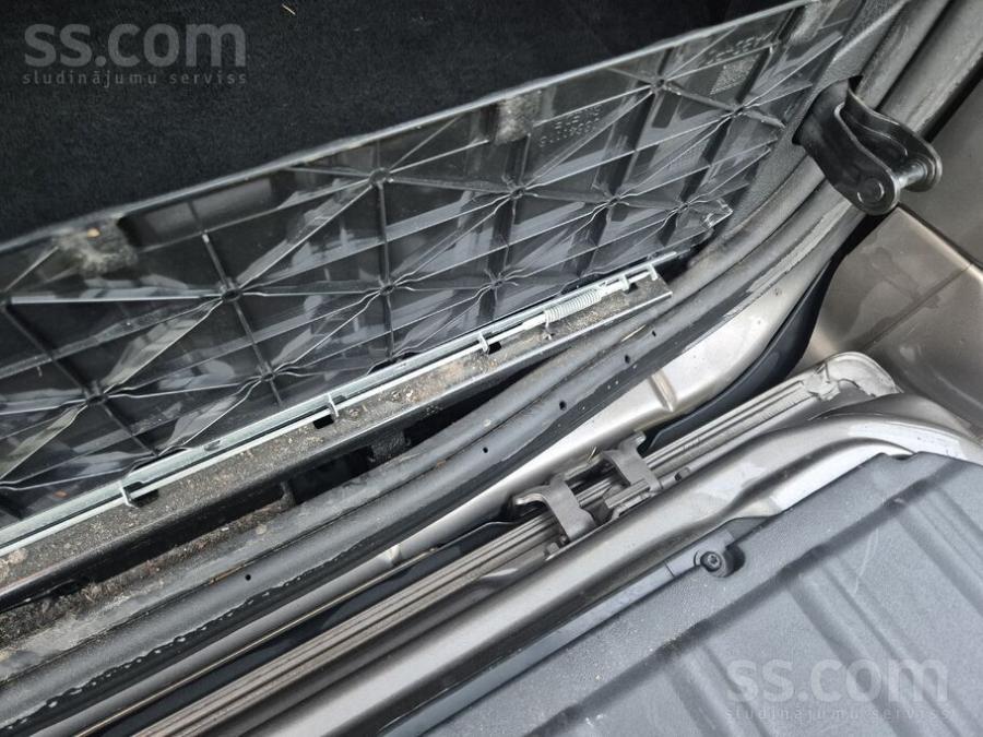 Brown Volvo XC90 2011 in Talsi, with an engine capacity of 2.40 L and mileage of 222 thousand km for 9200 €, photo 12 on AUTOMOTO.COM.LV