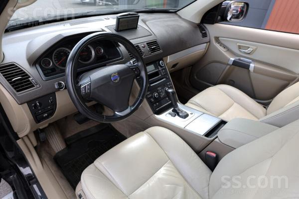 Brown Volvo XC90 2012 in Jelgava, with an engine capacity of 2.40 L and mileage of 0 thousand km for 10850 €, photo 8 on AUTOMOTO.COM.LV