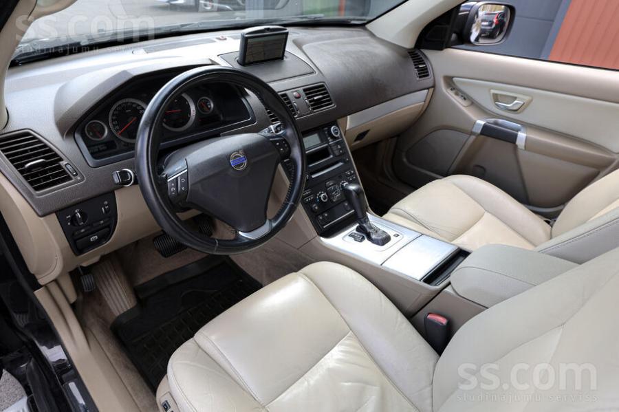 Brown Volvo XC90 2012 in Jelgava, with an engine capacity of 2.40 L and mileage of 0 thousand km for 10850 €, photo 9 on AUTOMOTO.COM.LV