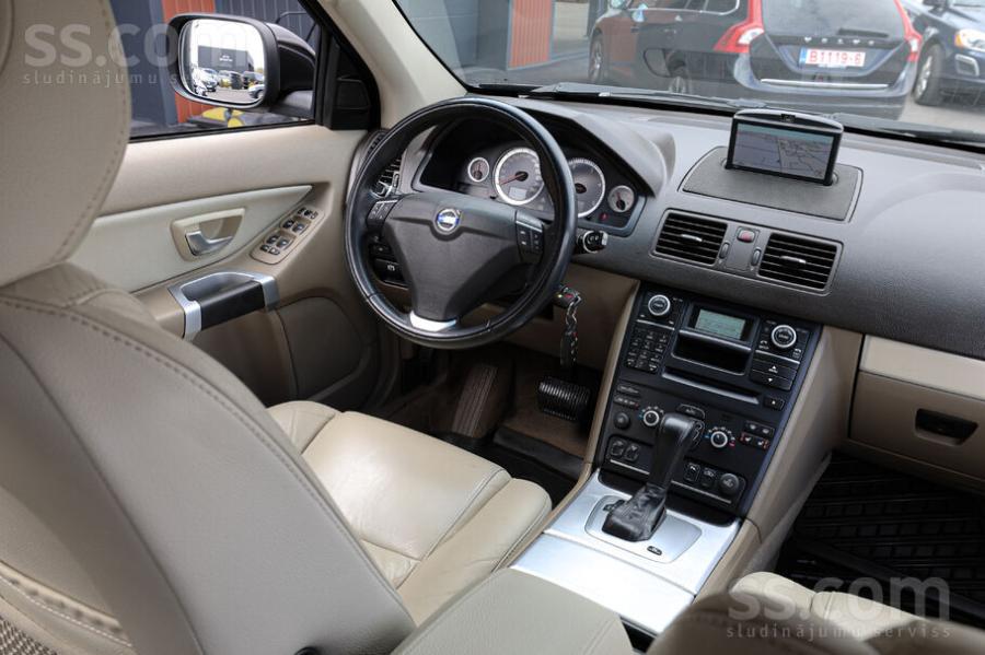 Brown Volvo XC90 2012 in Jelgava, with an engine capacity of 2.40 L and mileage of 0 thousand km for 10850 €, photo 14 on AUTOMOTO.COM.LV