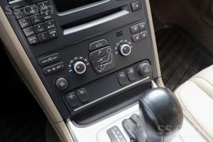 Brown Volvo XC90 2012 in Jelgava, with an engine capacity of 2.40 L and mileage of 0 thousand km for 10850 €, photo 17 on AUTOMOTO.COM.LV