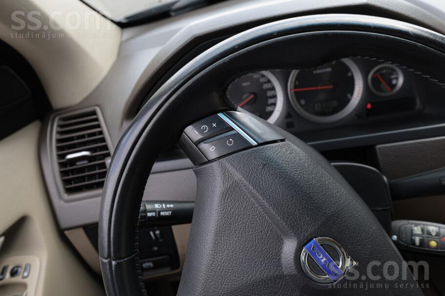 Brown Volvo XC90 2012 in Jelgava, with an engine capacity of 2.40 L and mileage of 0 thousand km for 10850 €, photo 20 on AUTOMOTO.COM.LV
