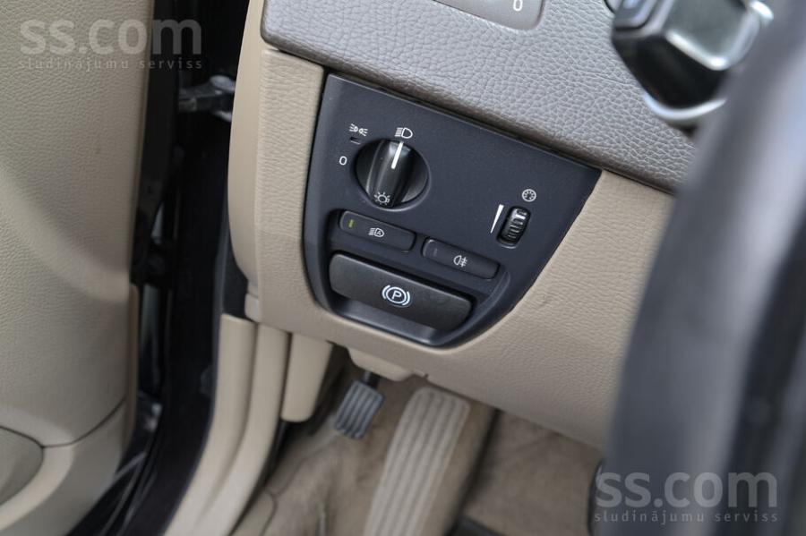 Brown Volvo XC90 2012 in Jelgava, with an engine capacity of 2.40 L and mileage of 0 thousand km for 10850 €, photo 22 on AUTOMOTO.COM.LV