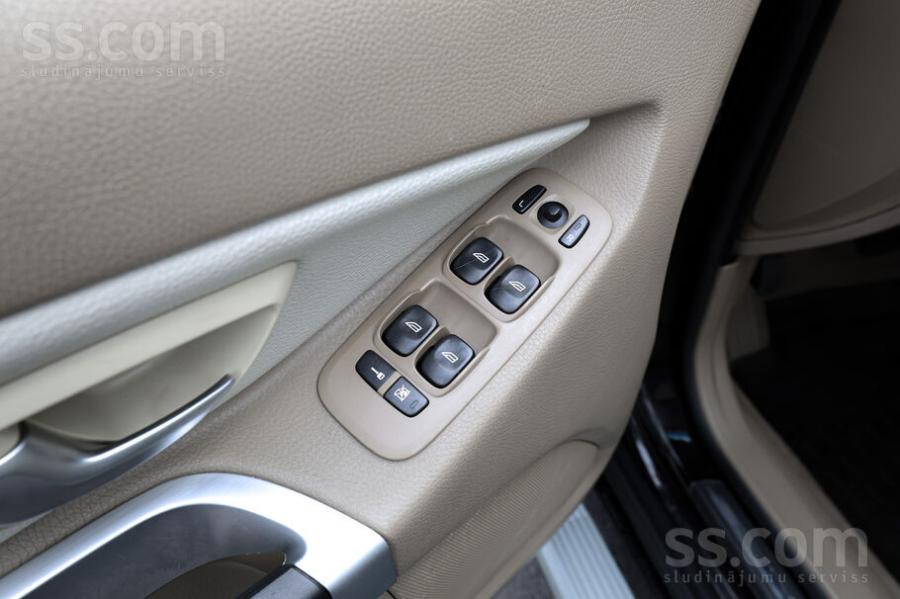 Brown Volvo XC90 2012 in Jelgava, with an engine capacity of 2.40 L and mileage of 0 thousand km for 10850 €, photo 25 on AUTOMOTO.COM.LV