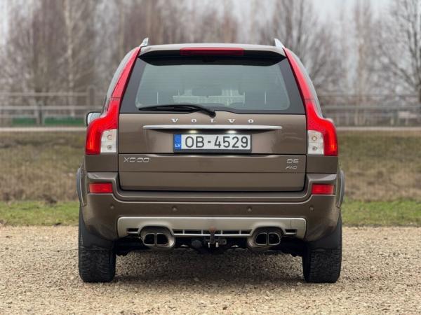 Brown Volvo XC90 2012 in Riga, with an engine capacity of 2.40 L and mileage of 287 thousand km for 13200 €, photo 3 on AUTOMOTO.COM.LV