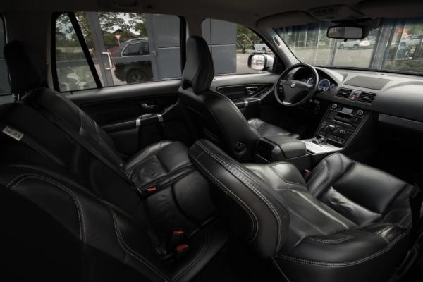 Brown Volvo XC90 2012 in Riga, with an engine capacity of 2.40 L and mileage of 287 thousand km for 13200 €, photo 4 on AUTOMOTO.COM.LV