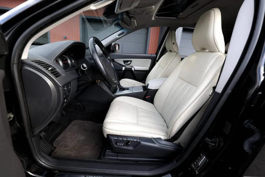 Brūns Volvo XC90 2012 Jelgava, ar dzinēja tilpumu 2.40 L un nobraukumu 367 tūkst. km par 10990 €, foto 8 vietnē AUTOMOTO.COM.LV