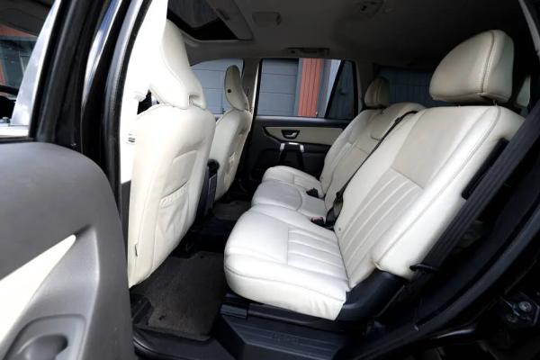 Brūns Volvo XC90 2012 Jelgava, ar dzinēja tilpumu 2.40 L un nobraukumu 367 tūkst. km par 10990 €, foto 10 vietnē AUTOMOTO.COM.LV