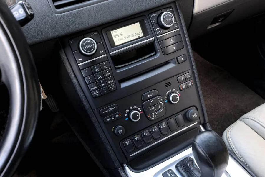 Brūns Volvo XC90 2012 Jelgava, ar dzinēja tilpumu 2.40 L un nobraukumu 367 tūkst. km par 10990 €, foto 20 vietnē AUTOMOTO.COM.LV