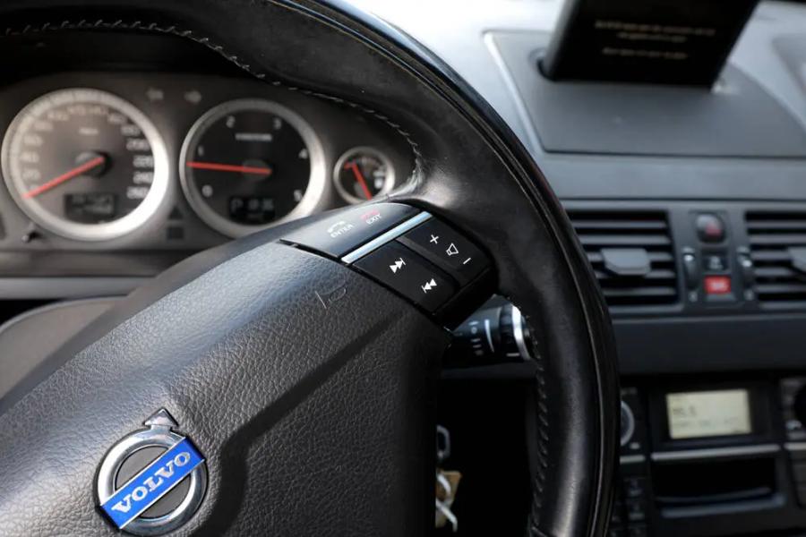 Brūns Volvo XC90 2012 Jelgava, ar dzinēja tilpumu 2.40 L un nobraukumu 367 tūkst. km par 10990 €, foto 24 vietnē AUTOMOTO.COM.LV