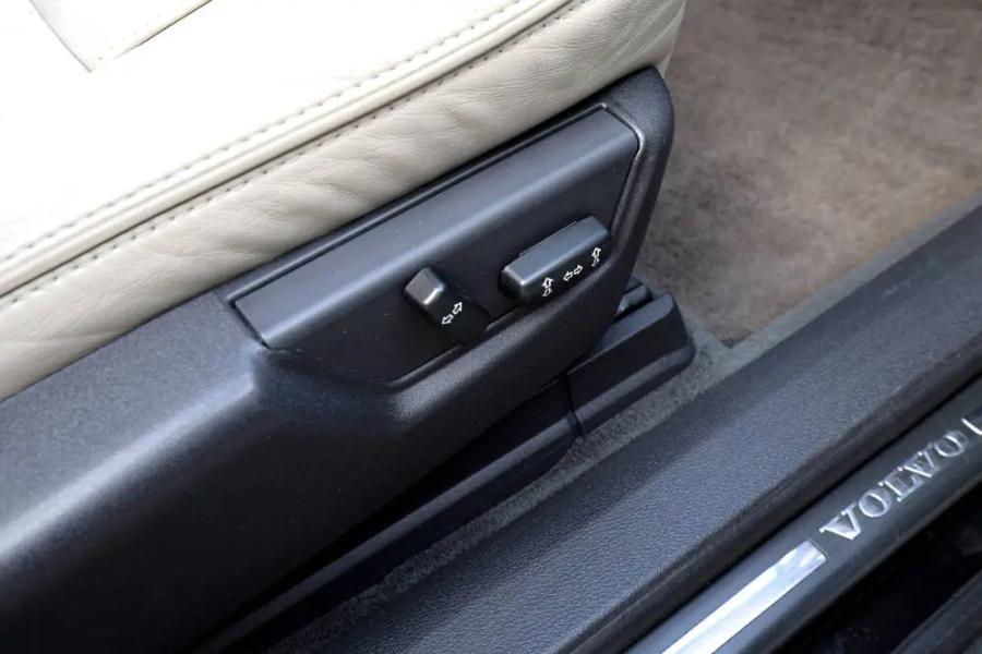 Brūns Volvo XC90 2012 Jelgava, ar dzinēja tilpumu 2.40 L un nobraukumu 367 tūkst. km par 10990 €, foto 29 vietnē AUTOMOTO.COM.LV