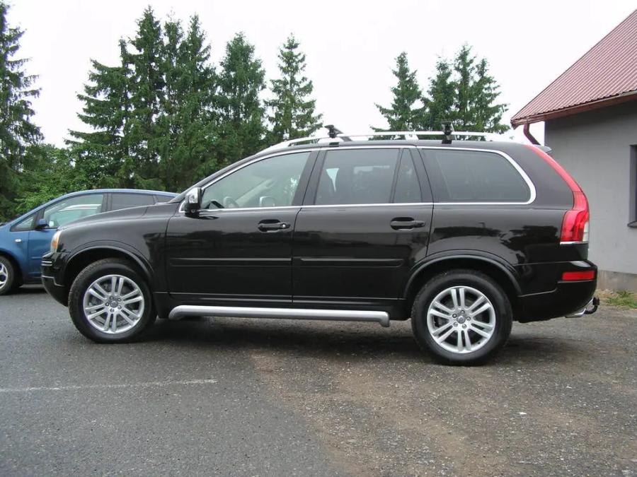 Brown Volvo XC90 2012 in Sigulda, with an engine capacity of 2.40 L and mileage of 361 thousand km for 10850 €, photo 5 on AUTOMOTO.COM.LV
