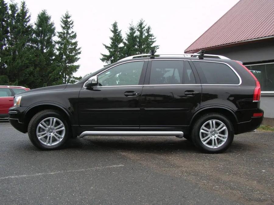 Brown Volvo XC90 2012 in Sigulda, with an engine capacity of 2.40 L and mileage of 361 thousand km for 10850 €, photo 9 on AUTOMOTO.COM.LV