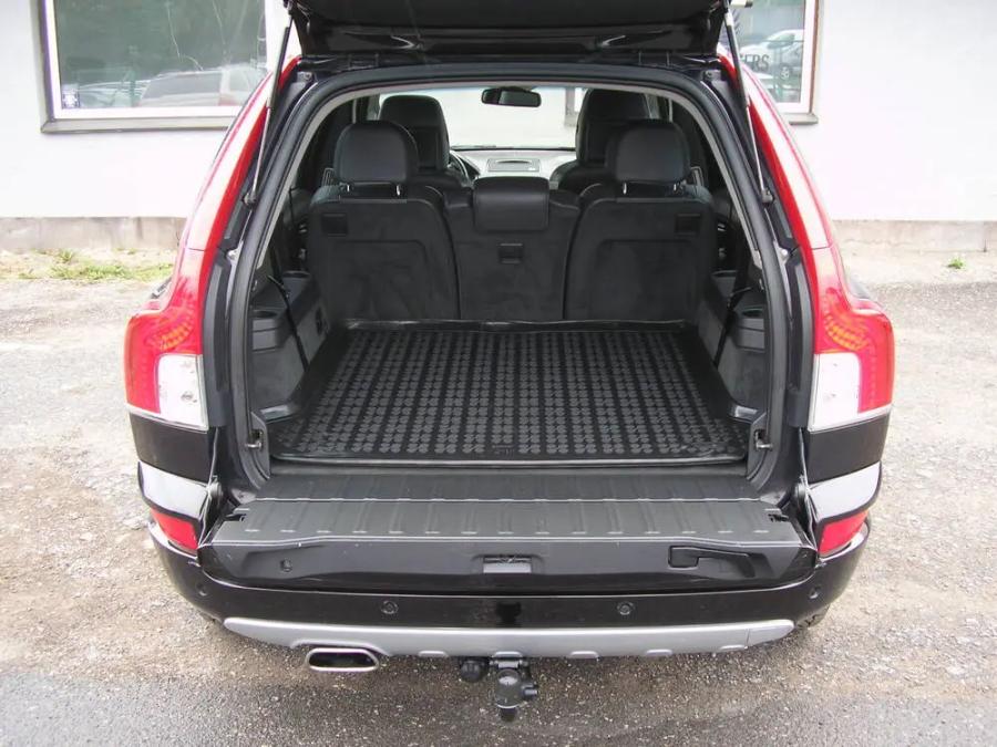 Brown Volvo XC90 2012 in Sigulda, with an engine capacity of 2.40 L and mileage of 361 thousand km for 10850 €, photo 24 on AUTOMOTO.COM.LV